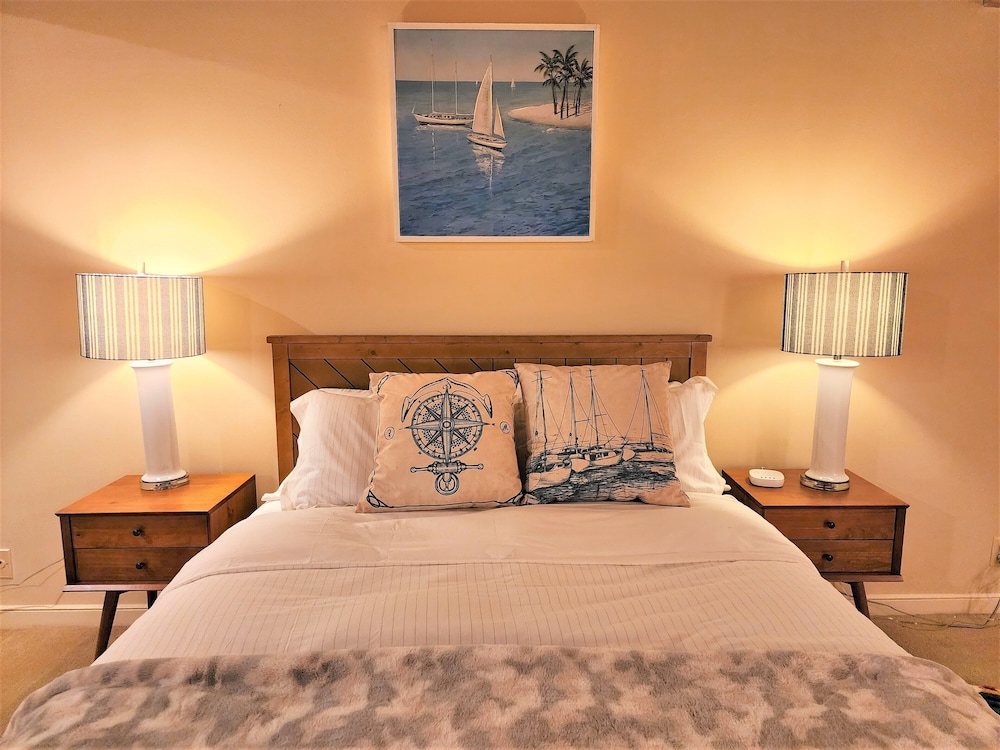 A Grand Villa, Private Lake, Monet Garden, 25567 Main House - Palo Alto, CA