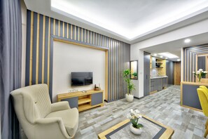 Deluxe King Room | Lençóis de algodão egípcio, roupa de alta qualidade, minibar 