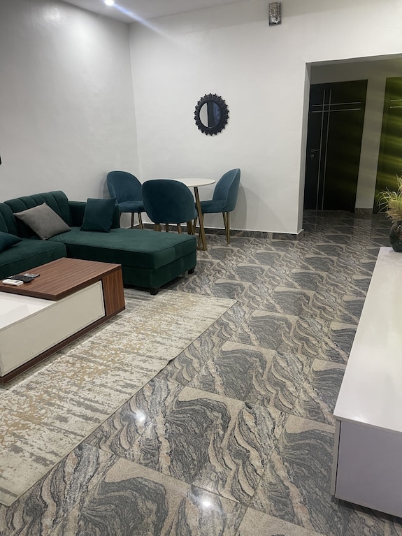 Beautiful 2br Apt In The Heart Of Lagos. This Apt Is Located In Ogba, Ikeja - Lagos