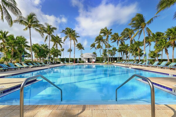 Waterfront Luxury Villa With Sunset Views And Boat Slip 3 Bedroom Townhouse By Redawning - Key Colony Beach, FL