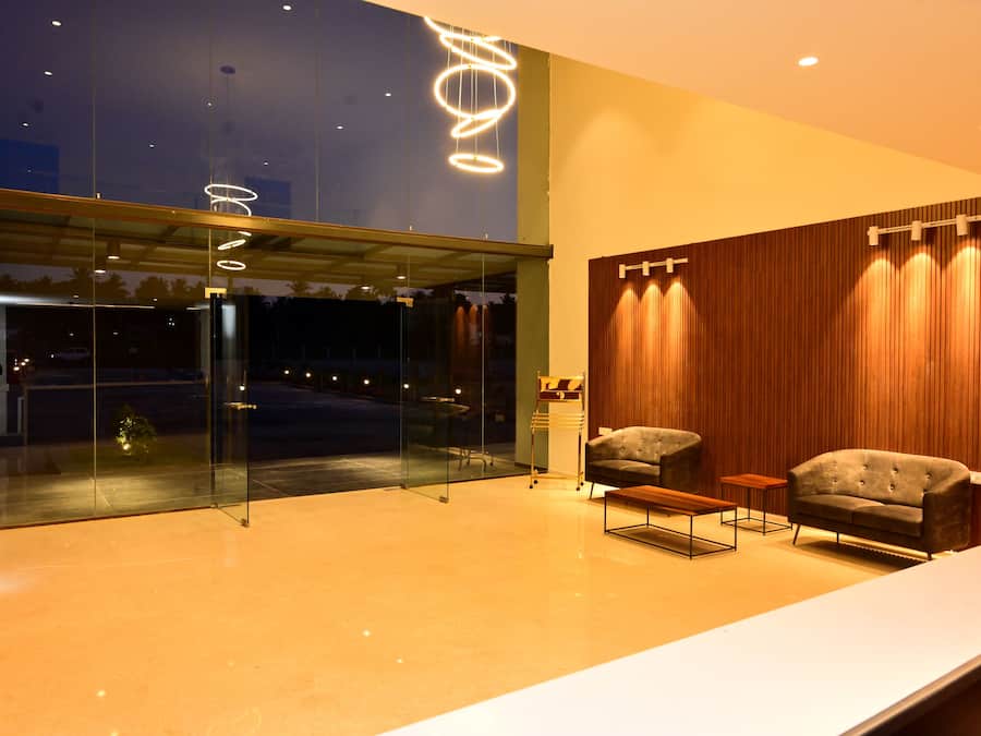 Área de estar no saguão