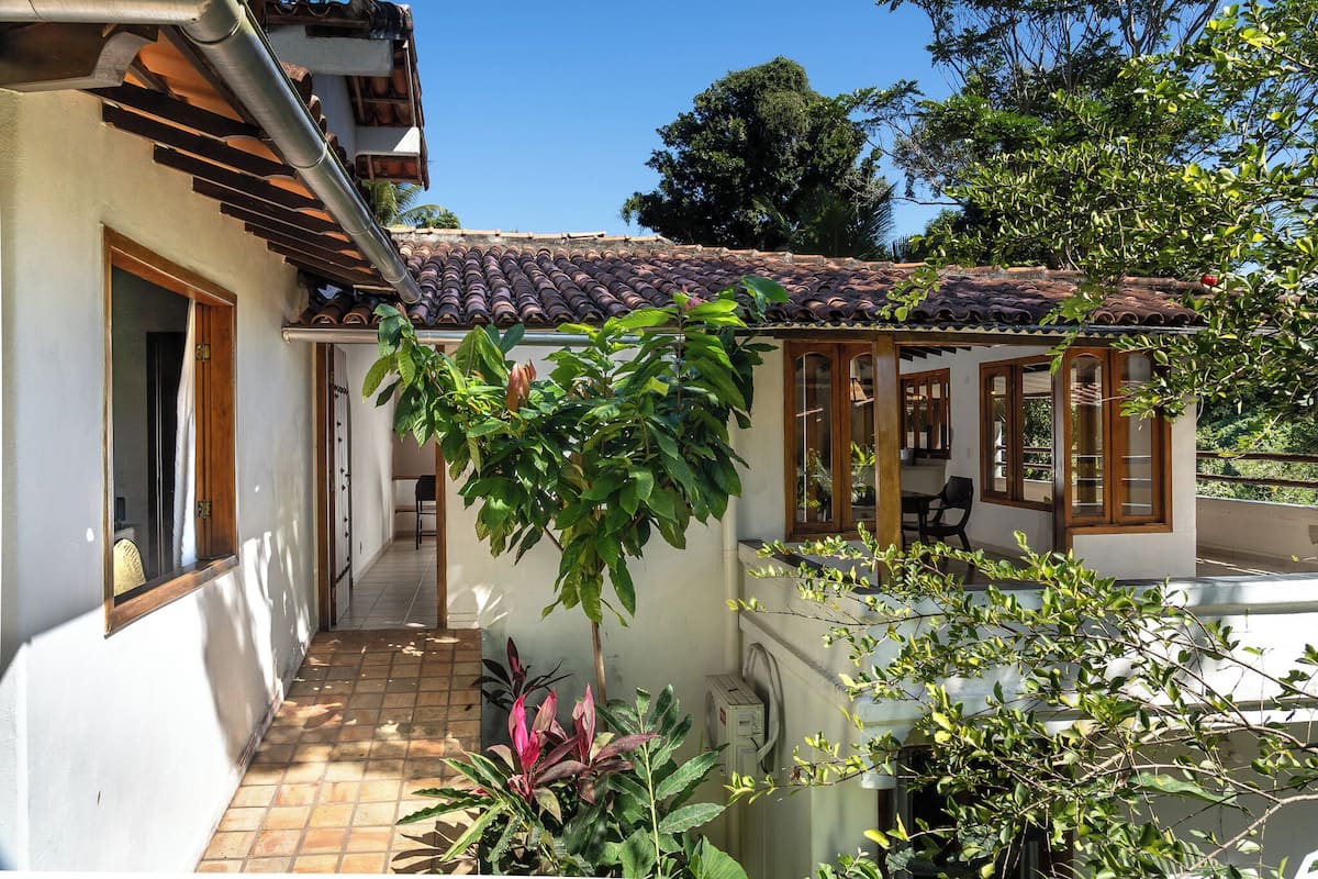Casa clássico | 2 quartos, Wi-Fi de cortesia, roupa de cama