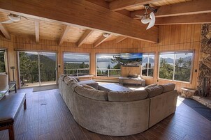 Casa, 4 quartos | Sala de estar