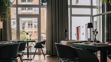 Pequeno-almoço completo diário incluído