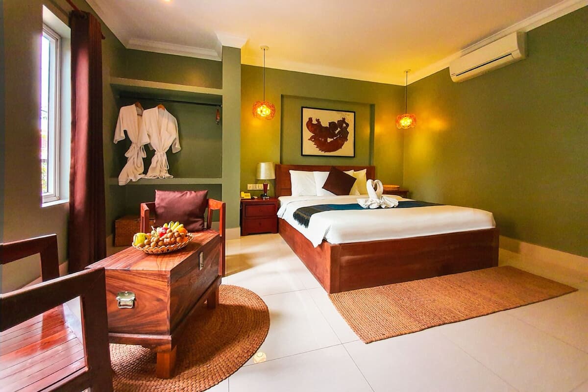 Roupas de cama premium, frigobar, cofres nos quartos, escrivaninha
