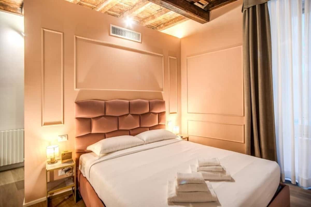 Minibar, cofre no quarto, quartos insonorizados, Wi-fi grátis