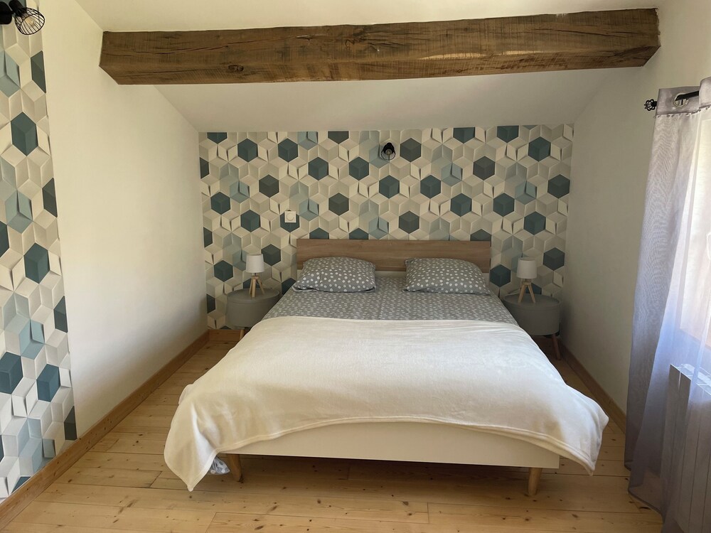 Gîte La Rive Gauche - Saint-Meme-les-Carrieres | Vrbo