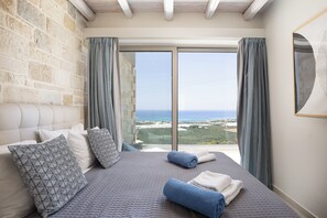 Villa Superior, 5 quartos, piscina privativa, vista para o mar | Cofre no quarto, com decoração personalizada