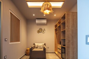 Suite Júnior (Inland View) | Camas de colchão viscoelástico, cofre no quarto, secretária 