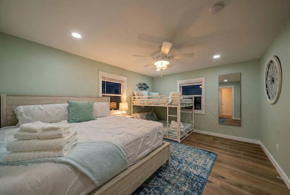 Relax in Beachside Comfort with Stunning Views - Galveston | Vrbo
