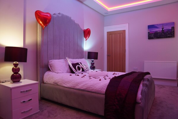 1 Bed Flat - Sleeps 2 - Hot Tub - Parking - Wifi - North Yorkshire