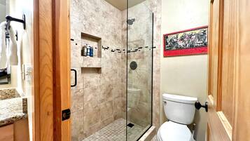 Condo, 1 quarto | Banheiro | Toalhas de banho