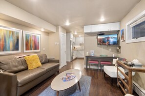 Apartamento em Condomínio Fechado, 1 quarto | Sala de estar