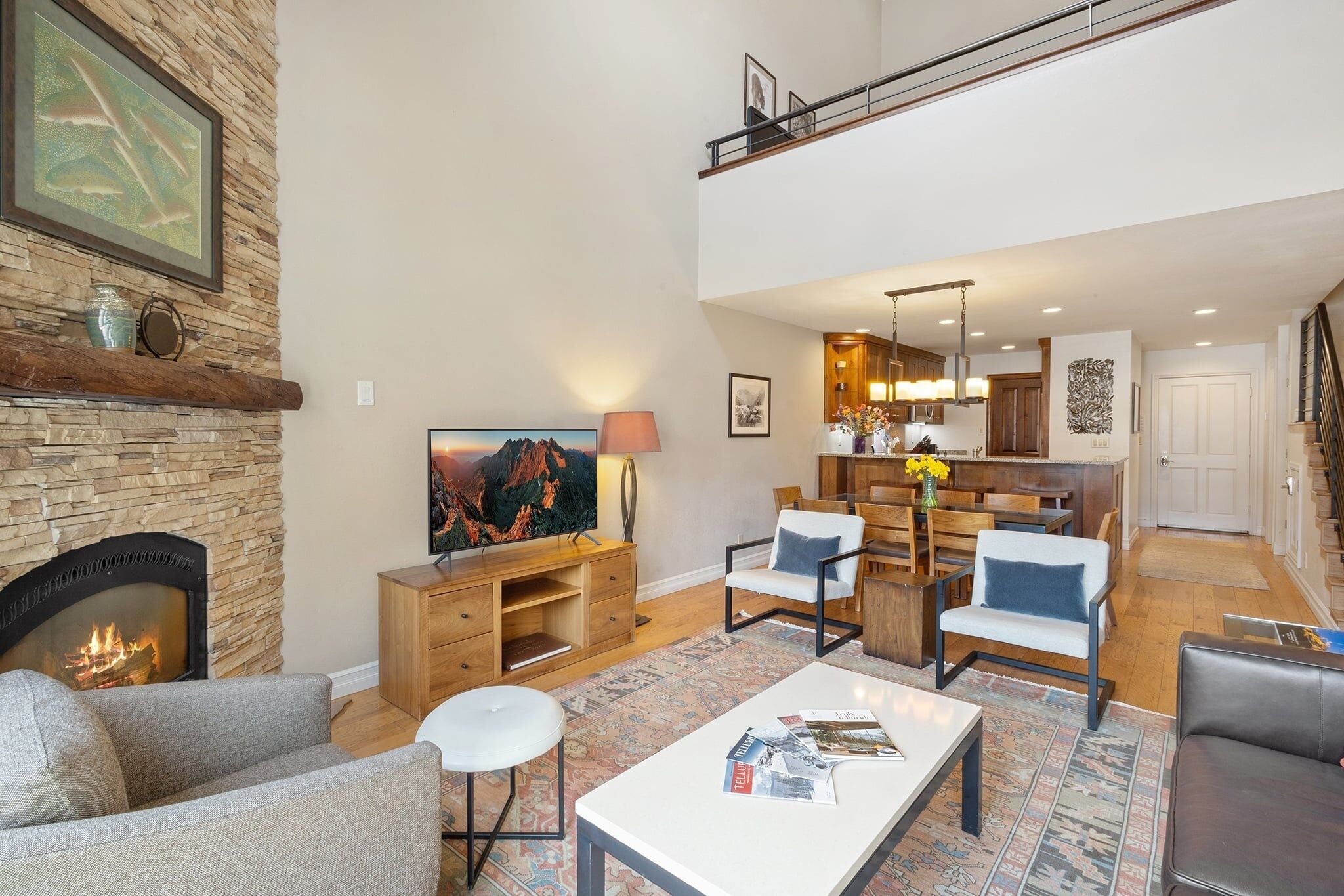 Condo, 3 quartos | Área de estar