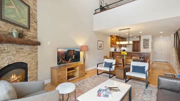 Condo, 3 quartos | Área de estar