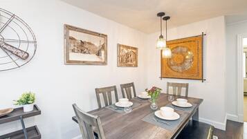 Apartamento em Condomínio Fechado, 2 quartos | Restaurantes