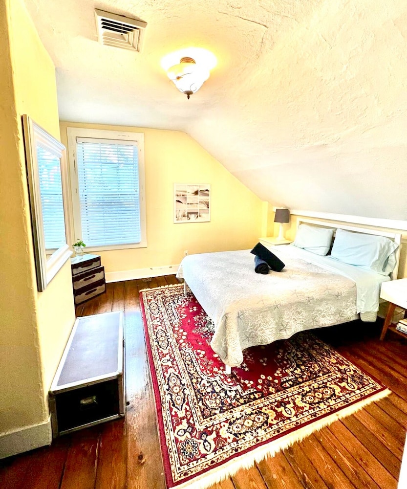 Downtown Historic Home - Free Parking & Backyard! - Newport | Vrbo