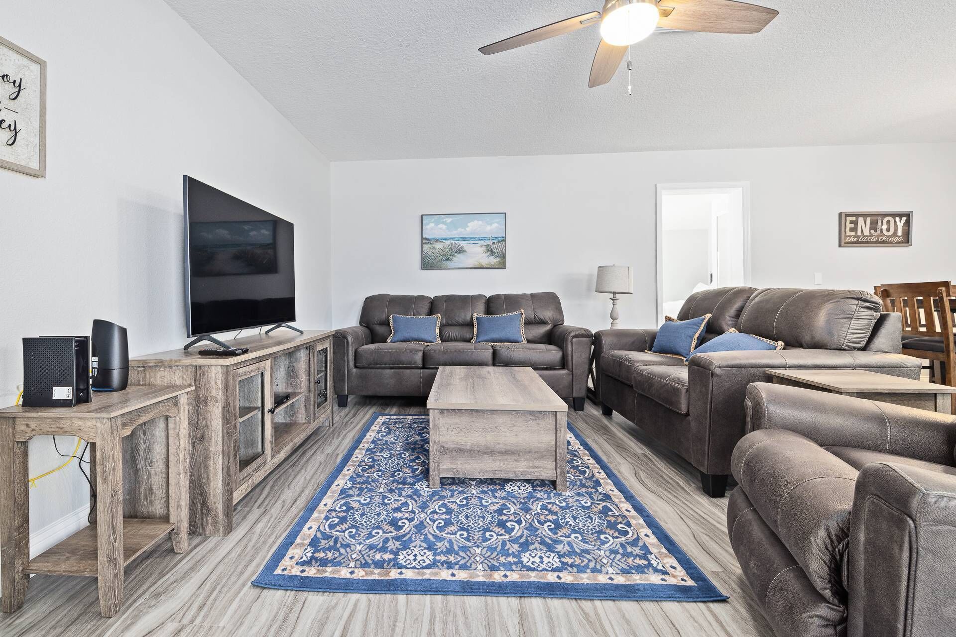 Spacious Gulf Coast Scallop Season Retreat! Near Pine Island Beach, Weeki Wachee, Dog-friendly - Spring Hill