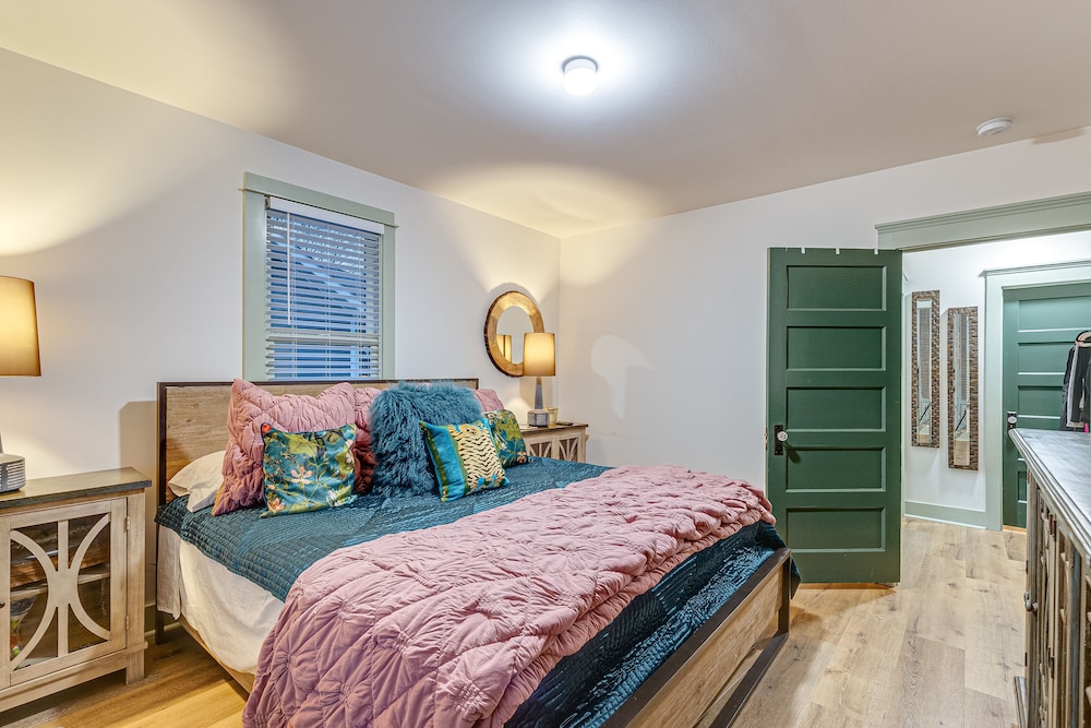 Completely Renovated Historical Cottage -- Walking Distance To Downtown Franklin - Franklin, TN