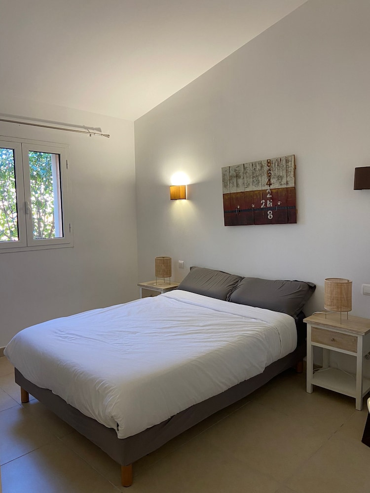 Air-conditioned house in private residence with secure swimming pool, 5 ...