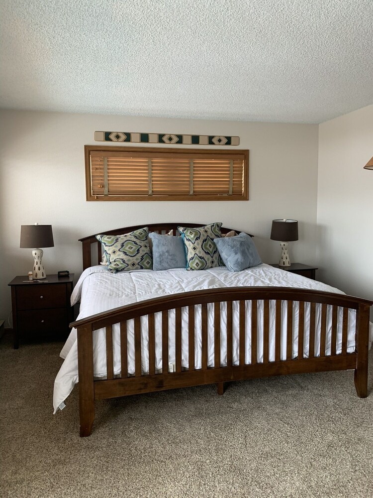 Family friendly mountain retreat on Willow Creek open space & Views ...