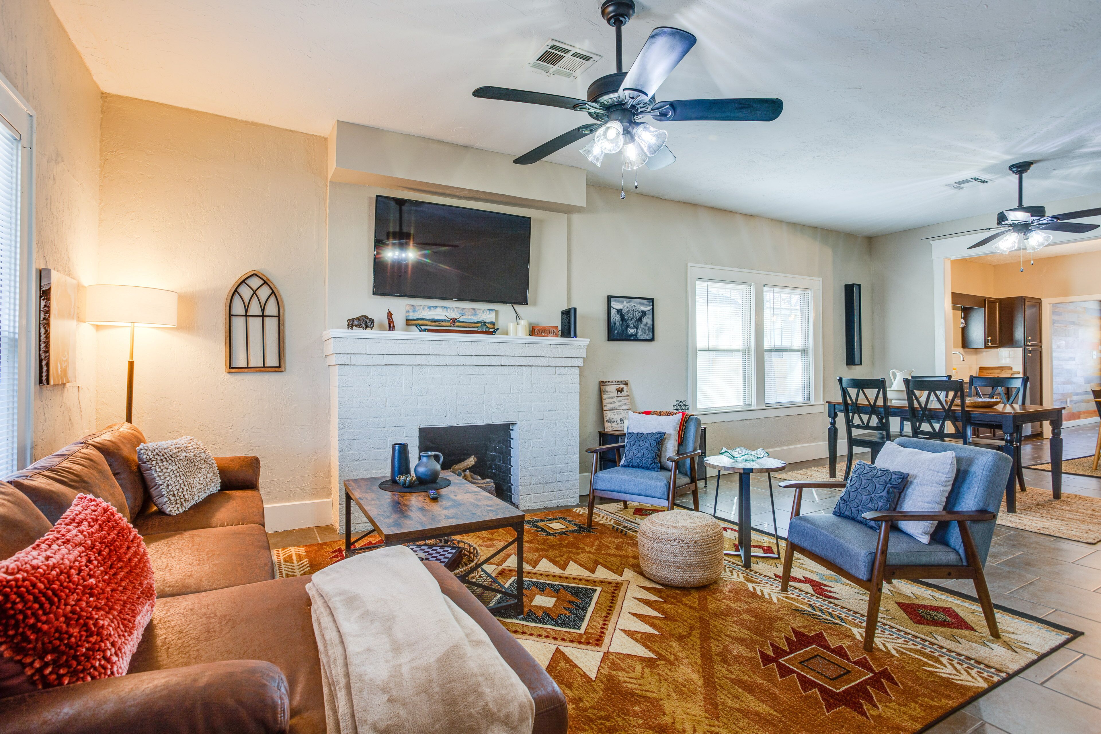 Chic Lawton Home, 5 Mins To Fort Sill! - Lawton, OK