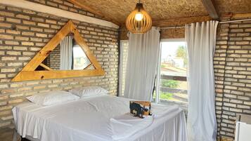 Quarto duplo exclusivo, 1 cama Queen, vista para o jardim | Wi-Fi de cortesia, roupa de cama