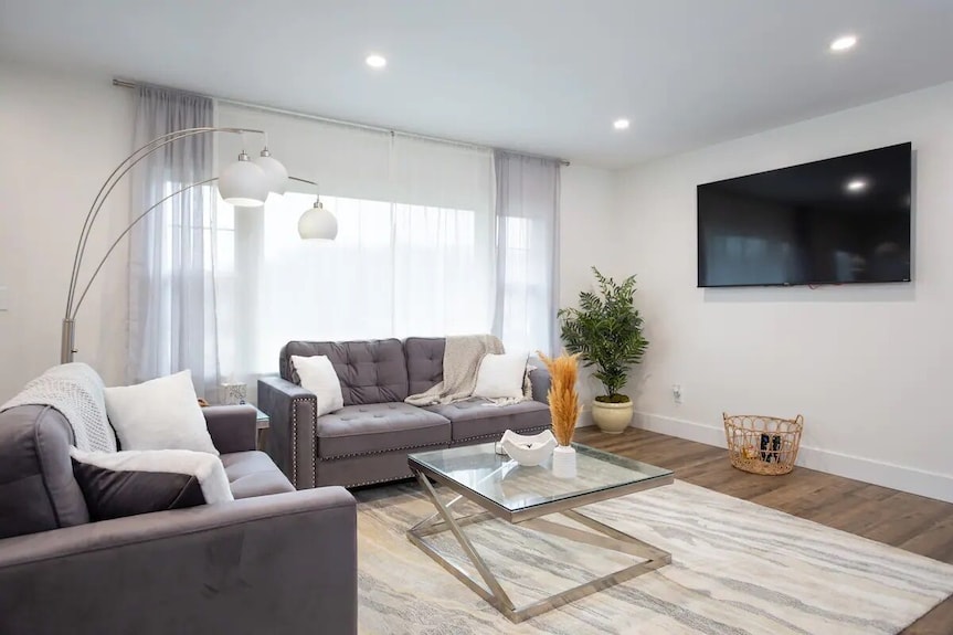 The Fresh On 4th, A Beautifully Remodeled Home In Ontario Ohio. - Crestline, OH