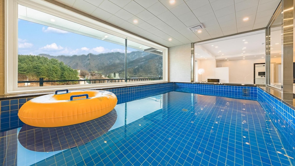 Gapyeong Haneul Sanchaek Poolvilla Pensi Reviews, Deals & Photos 2026 ...