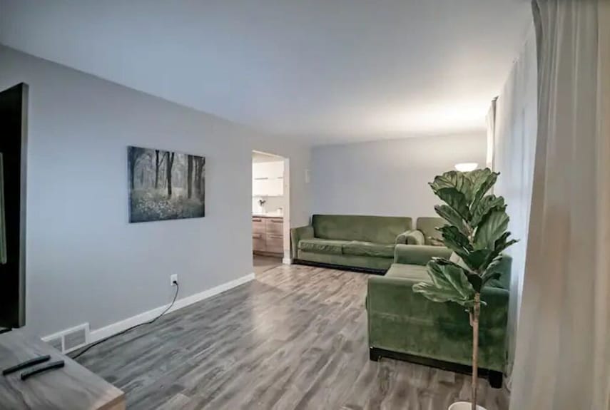 Modern Interior, 4 Bed 2.5 Bath Home, Close To Shopping, Entertainment And More! - Polaris, OH