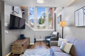 Apartamento em Condomínio Fechado, 1 quarto | Sala de estar | Smart TV 