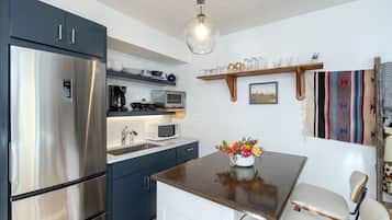 Condo, 1 quarto | Cozinha privada | Geladeira, cafeteira/chaleira, torradeira