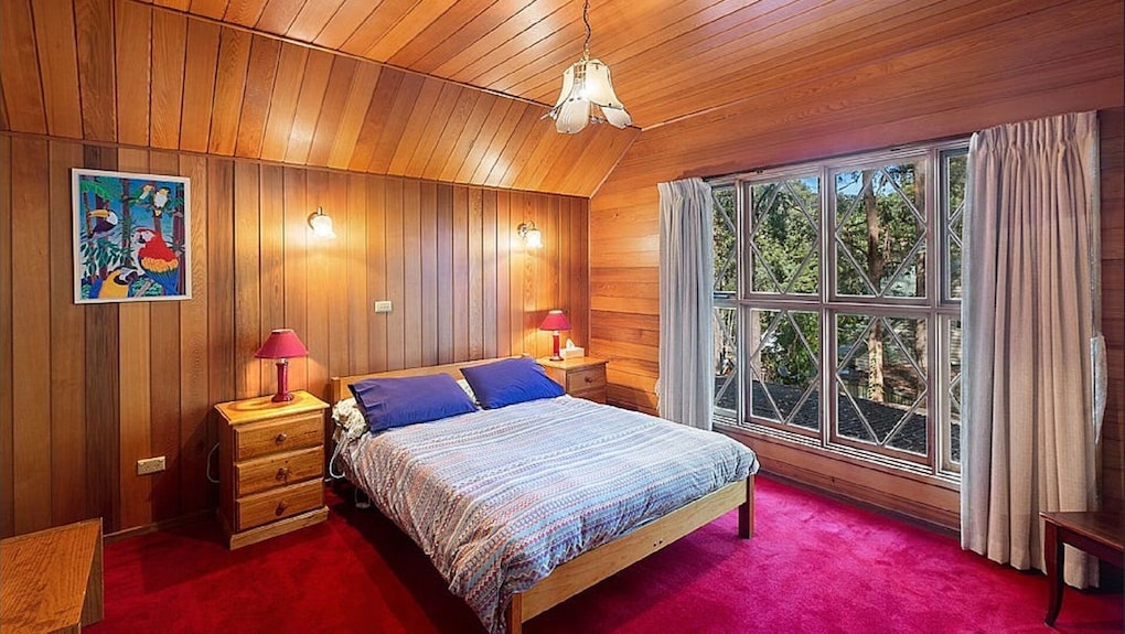 Lumi Talo - Retro Quintessential Two-story Cedar Lodge - Mount Buller