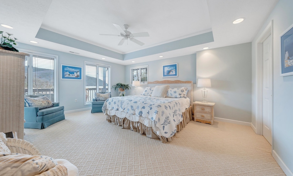 Lake Allure - Private Dock, Indoor Pool, and Hot Tub - Huddleston | Vrbo