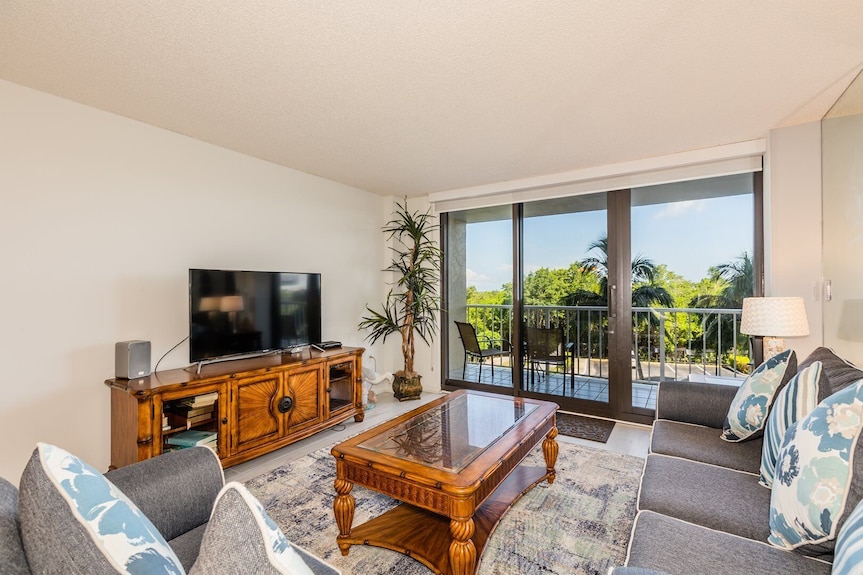 Lovely Two Bedroom, Two Bath Unit. - Marco Island, FL