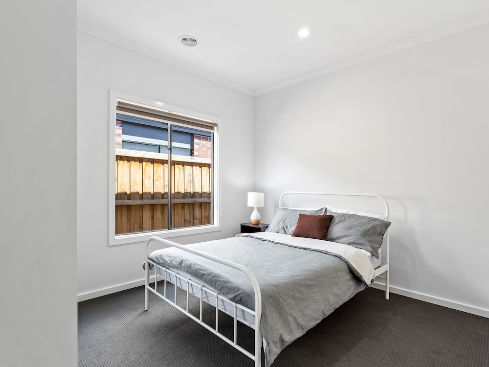 Sara By Ready Set Stay - 3 Bedrooms, Family Friendly Holiday House - Melbourne