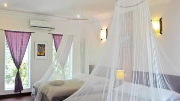 Bungalow Deluxe | Com decoração personalizada, secretária