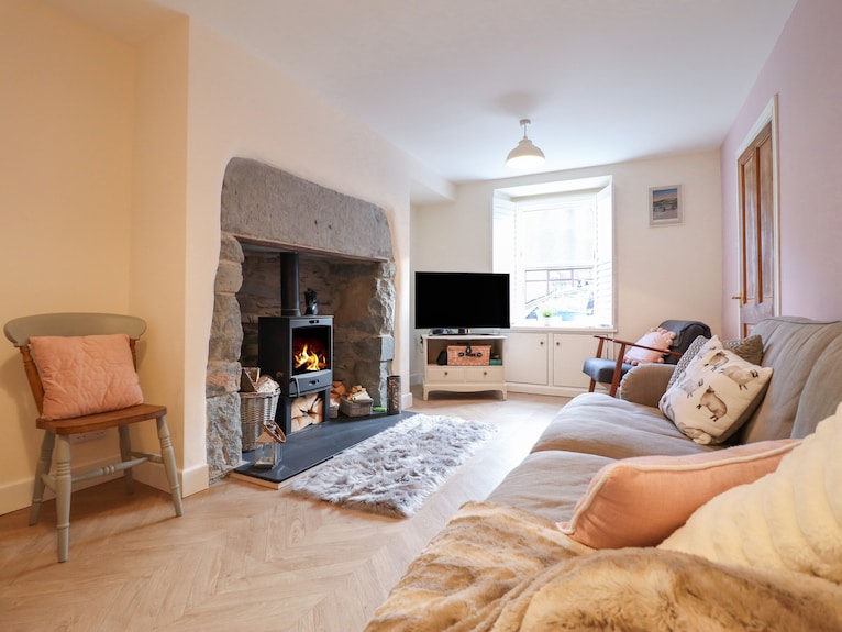 Bodlondeb, Pet Friendly, Character Holiday Cottage In Tremadog - Portmeirion