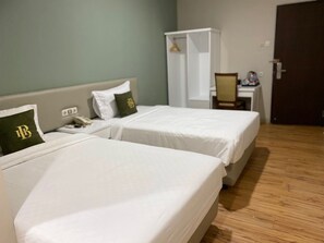 Quarto Twin Deluxe | Secretária, ferro/tábua de engomar, Wi-fi grátis