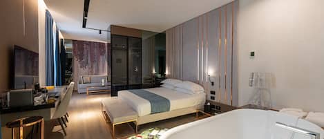 Suíte, banheira | 1 quarto, roupas de cama premium, frigobar, cofres nos quartos