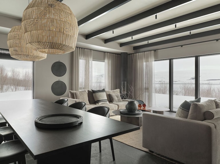 Svart Lodge - Luxury Accommodation By The Ocean - Iceland