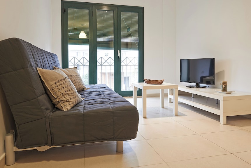 Holiday Apartment "Torredembarra" Near Beach With Shared Pool & Wi-fi - Torredembarra