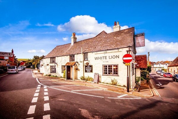 The White Lion - Isle of Wight