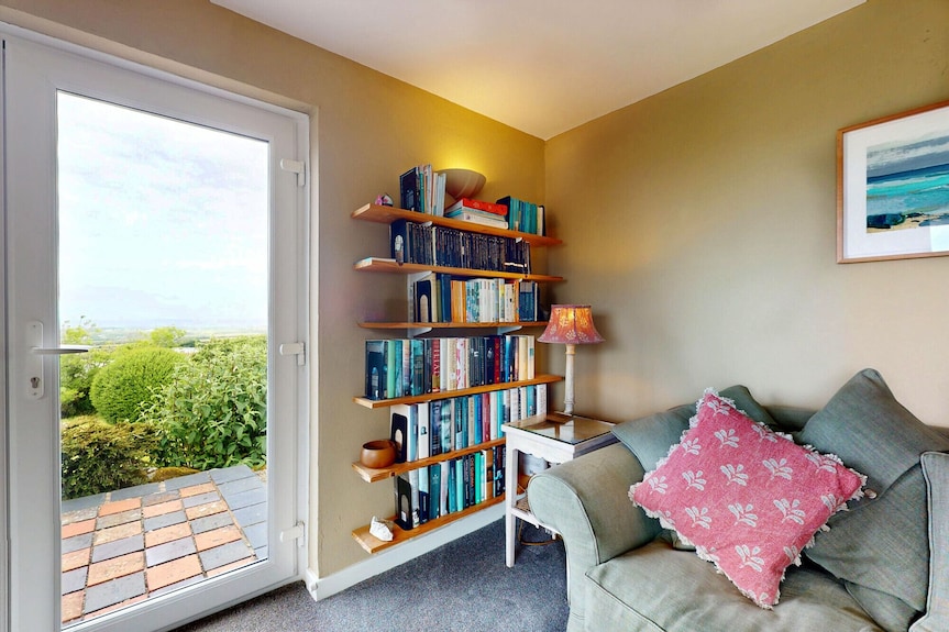 Bryn Goleu - Three Bedroom Cottage, Sleeps 6 - Aberdaron