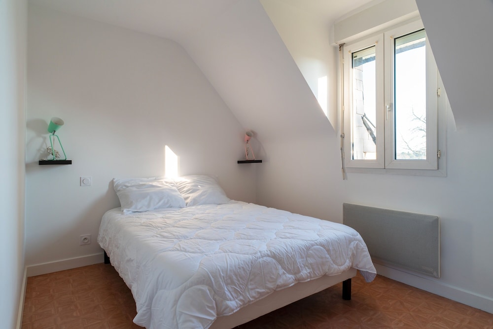 Mangoero - Four Bedroom House, Sleeps 12 - Auray