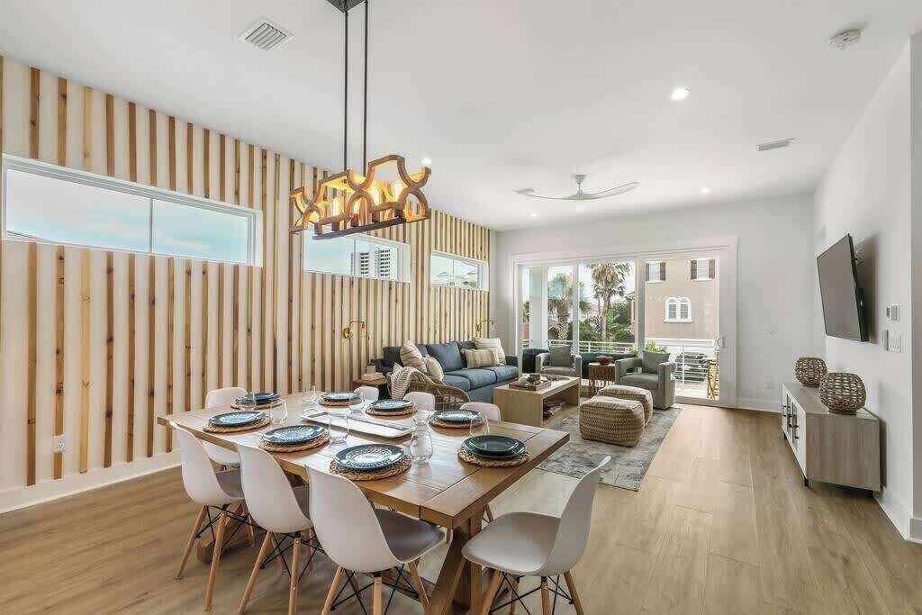 1 Block To Jax Beach Modern And Clean Beach Home - Atlantic Beach, FL