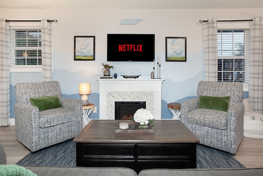 Blue Valley Inn - Hot Tub & Spacious Play Area! - Knoxville, TN