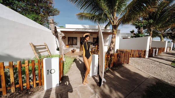 Coco Surf Tropical Village - La Libertad, España