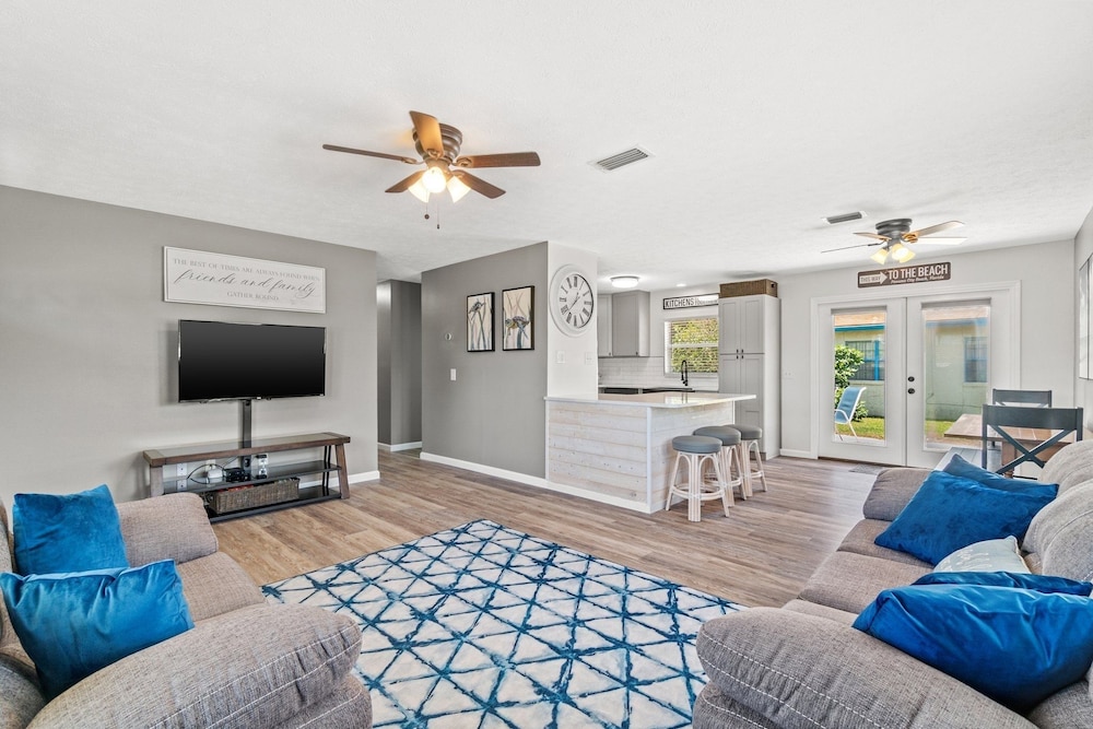 Sunny Daze Cottage 3 Bedroom Home - Panama City Beach, FL