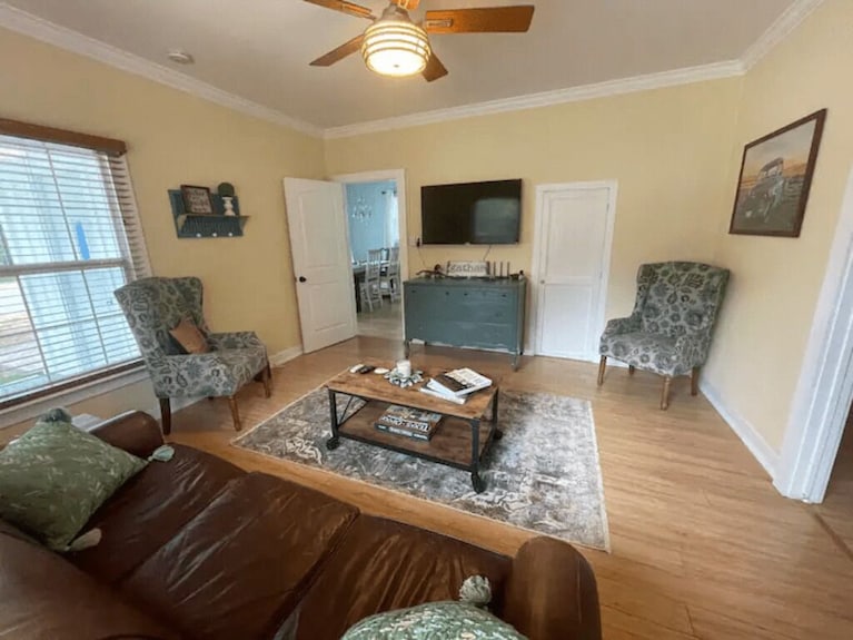 Just Off Main- Golf Cart Avail To Rent! - 반데라